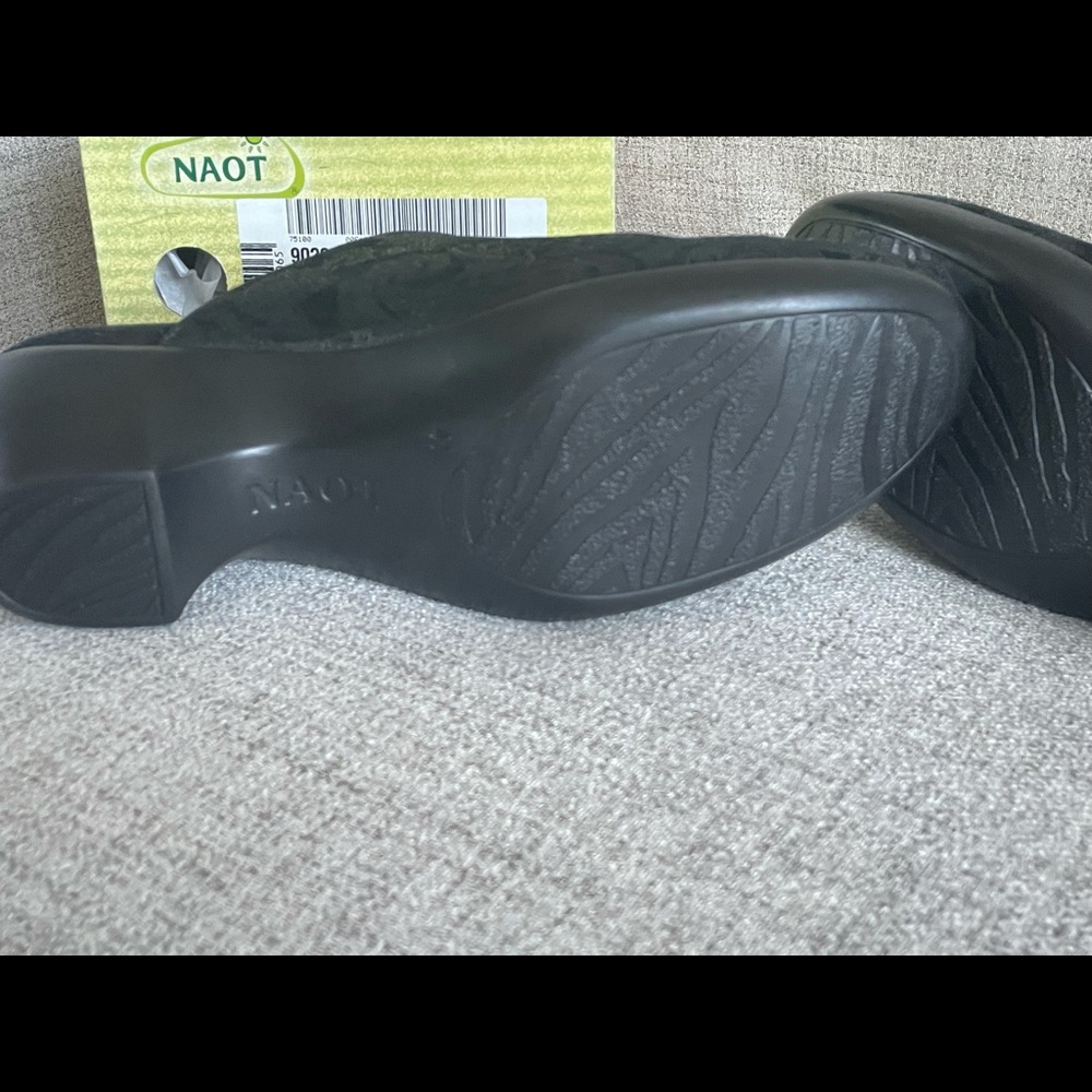 Clogs- Naot Dream Black Lace Leather Mule Size 10. New - Gem